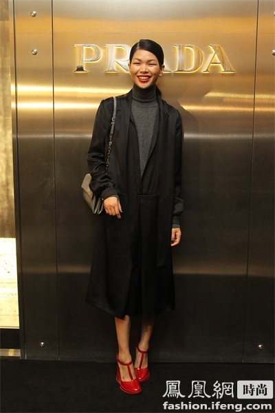 PRADA在中国上海环贸广场IAPM开设新店_凤凰时尚