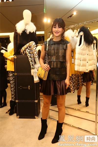 PRADA在中国上海环贸广场IAPM开设新店_凤凰时尚