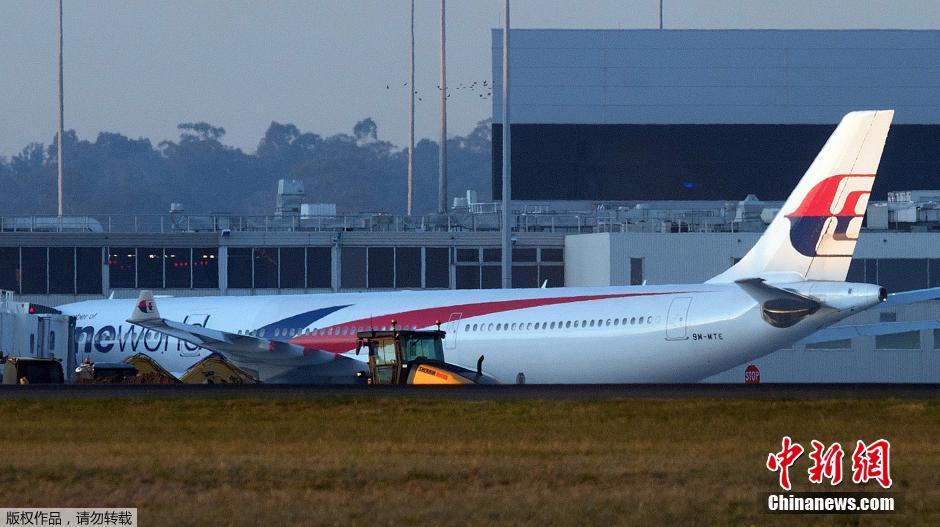 载300多人马航MH148客机引擎起火 迫降墨尔本机场_频道_凤凰网