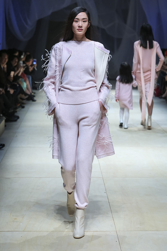 1436 Cashmere Emotion高定系列惊艳亮相_凤凰时尚